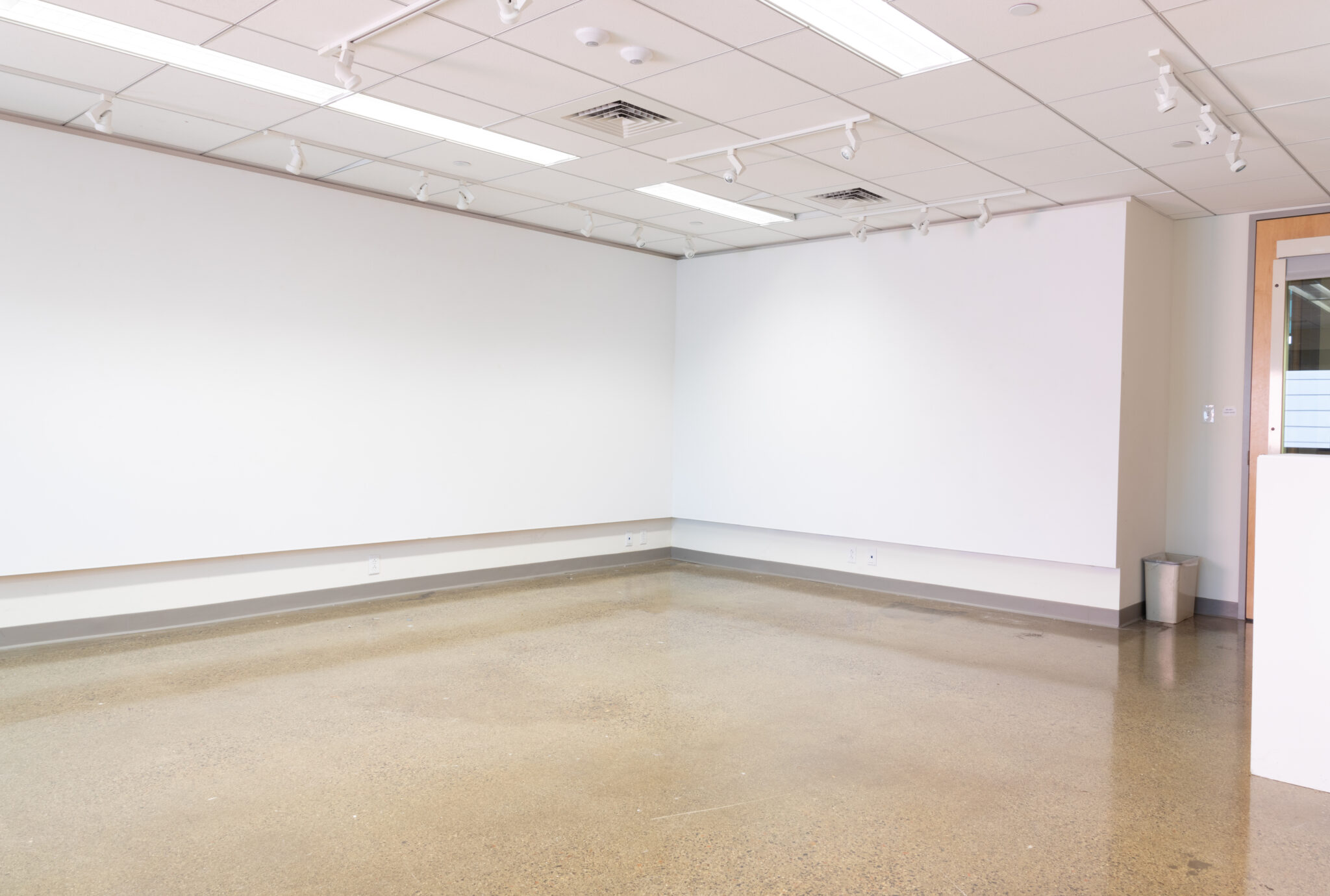 H321 Crit Room – Smith College Imaging Center Knowledge Base